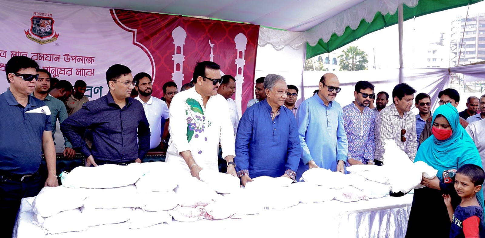 Bangladesh Cricket Board (BCB) distributed food and grocery packs to ...